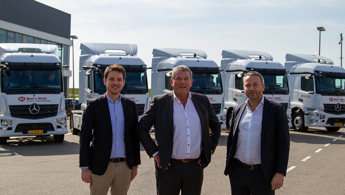 Levering Mercedes-Benz Trucks aan Boon Food Group | Wensink