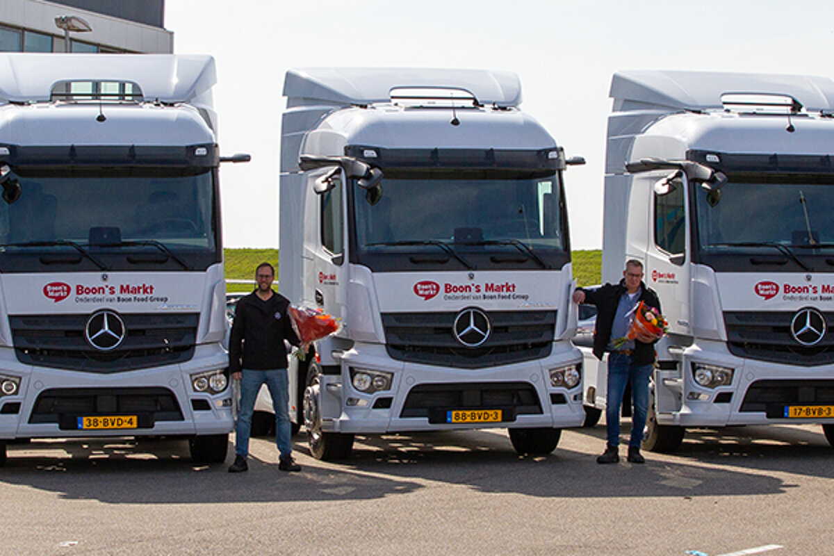 Levering Mercedes-Benz Trucks aan Boon Food Group | Wensink